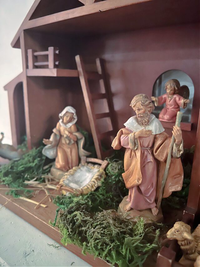 How to Create a Nativity Scene Centerpiece » Grow Beauty With Ease