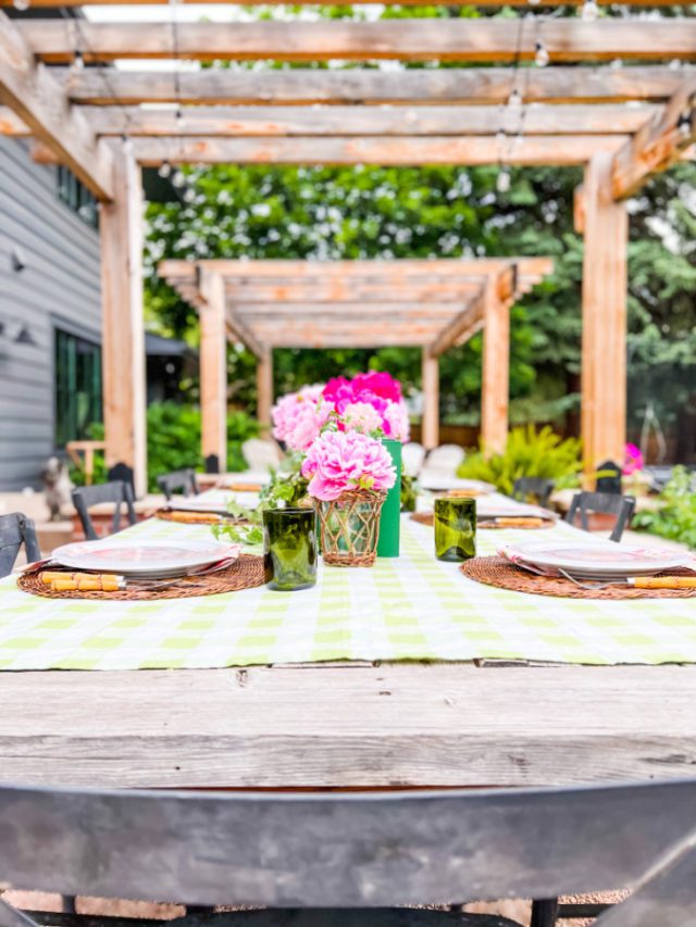 Tips for Setting a Quick and Pretty Outdoor Table » Grow Beauty With Ease