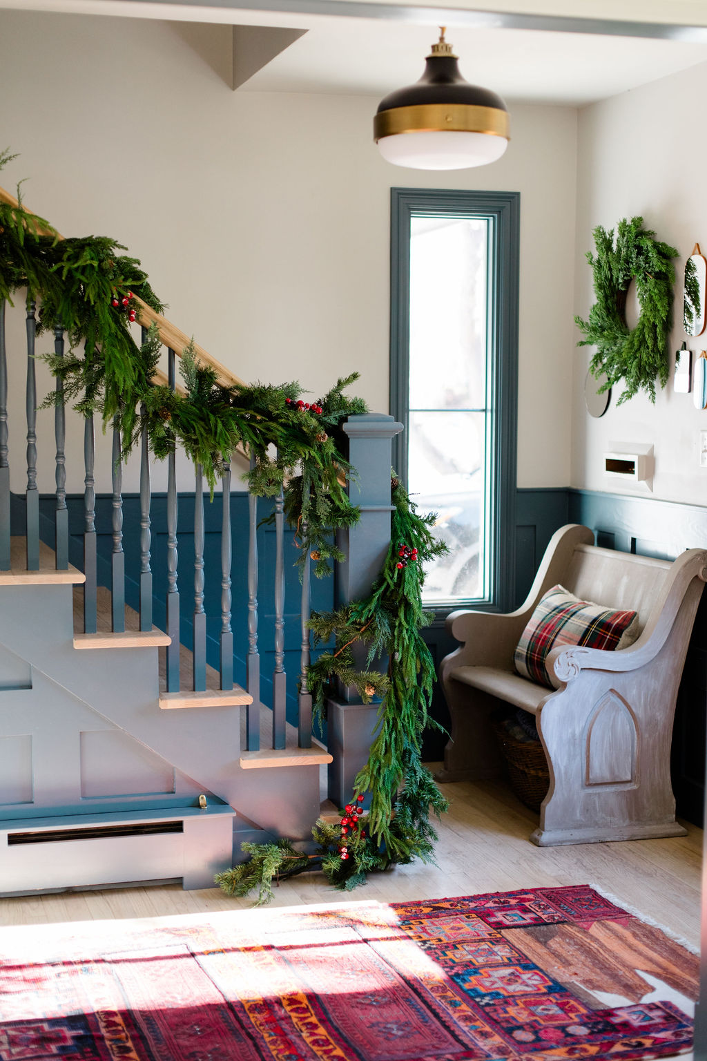 Step-by-Step Guide to Asymmetrical Christmas Mantel Garland Layering ...